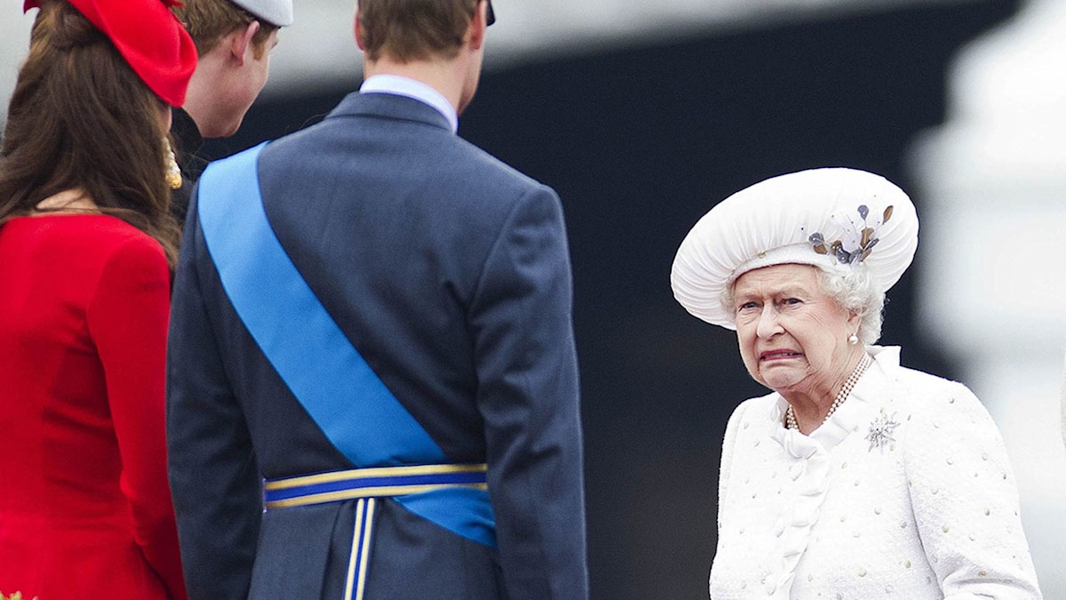 10 times the Queen wasn't her usual happy self – see hilarious photos ...