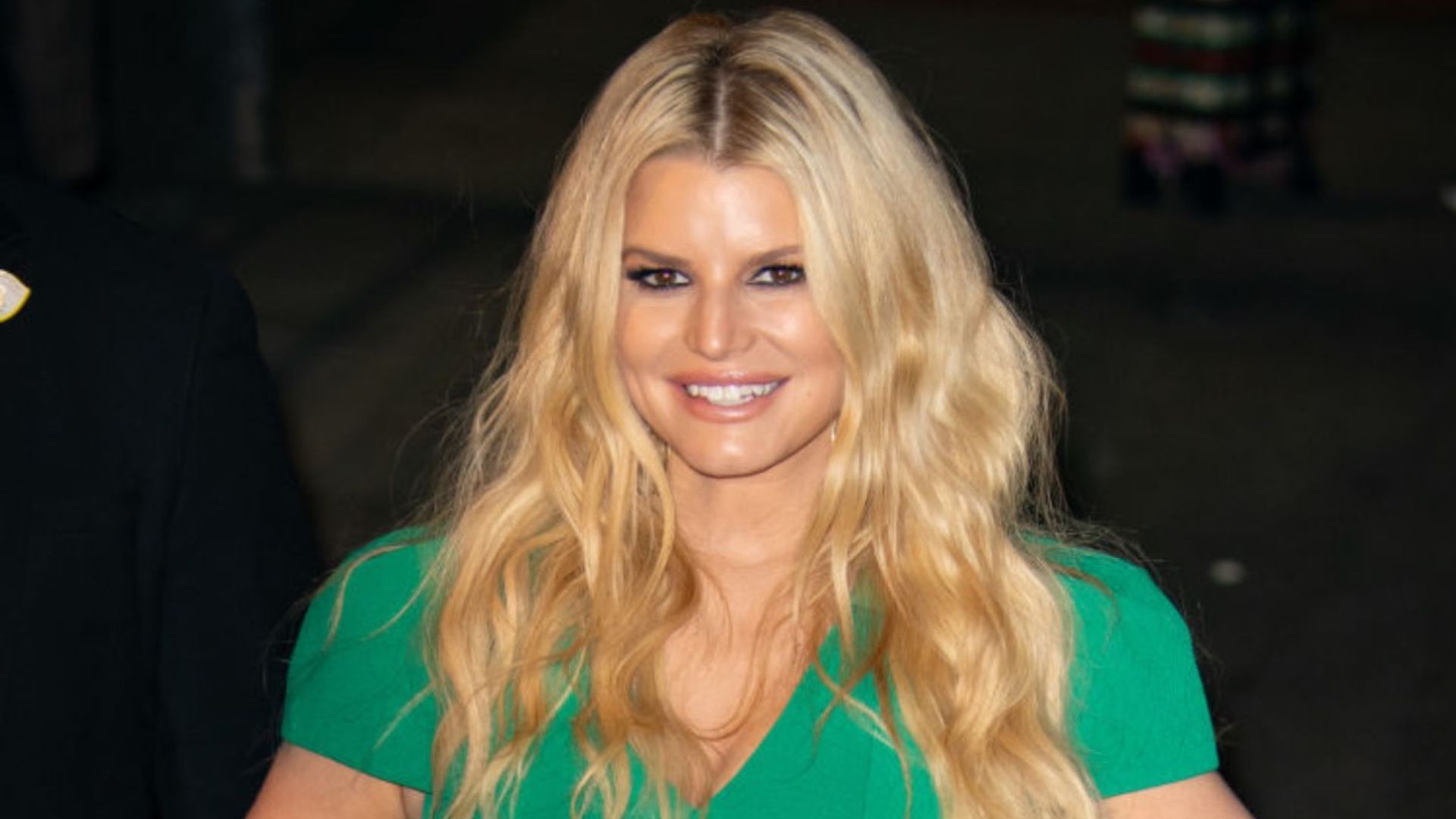 Jessica Simpson shows off incredibly toned abs in tiny workout outfit ...