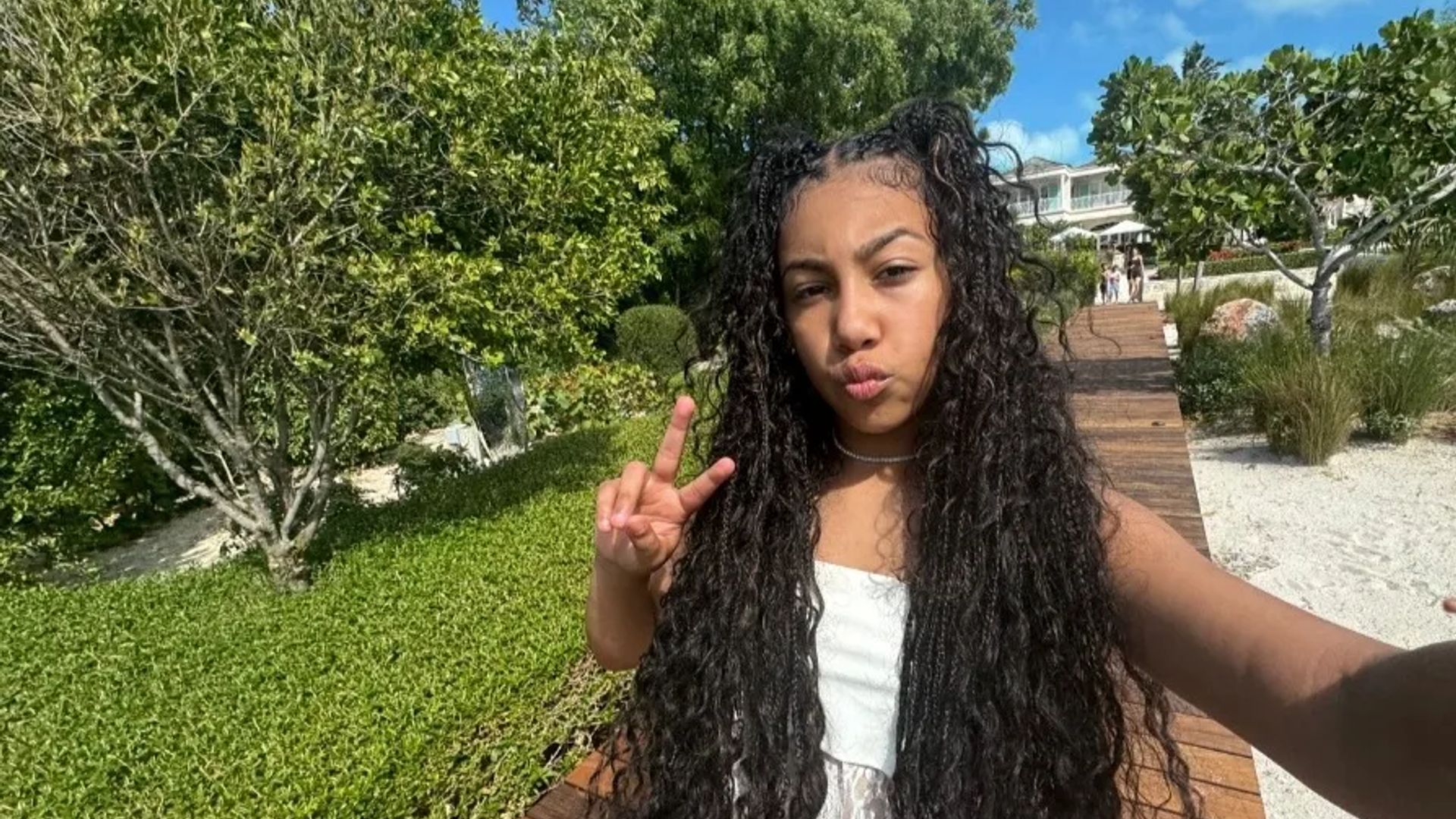 North West, 10, leaks unedited photo of mom Kim Kardashian during ...