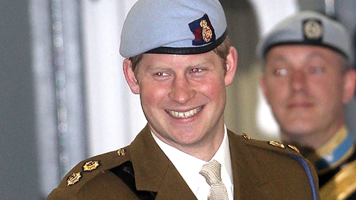 Prince Harry qualifies as Apache helicopter pilot | HELLO!