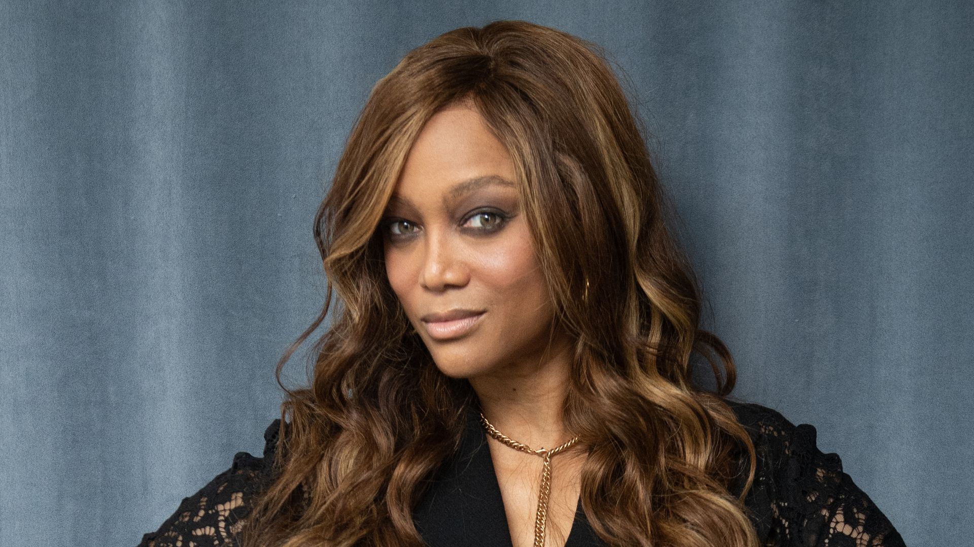 Tyra Banks stuns fans with bare-faced selfies in a bathrobe days before ...