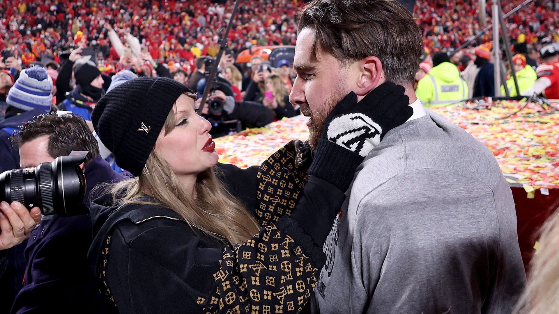Travis Kelce's telling response to Taylor Swift Super Bowl proposal ...