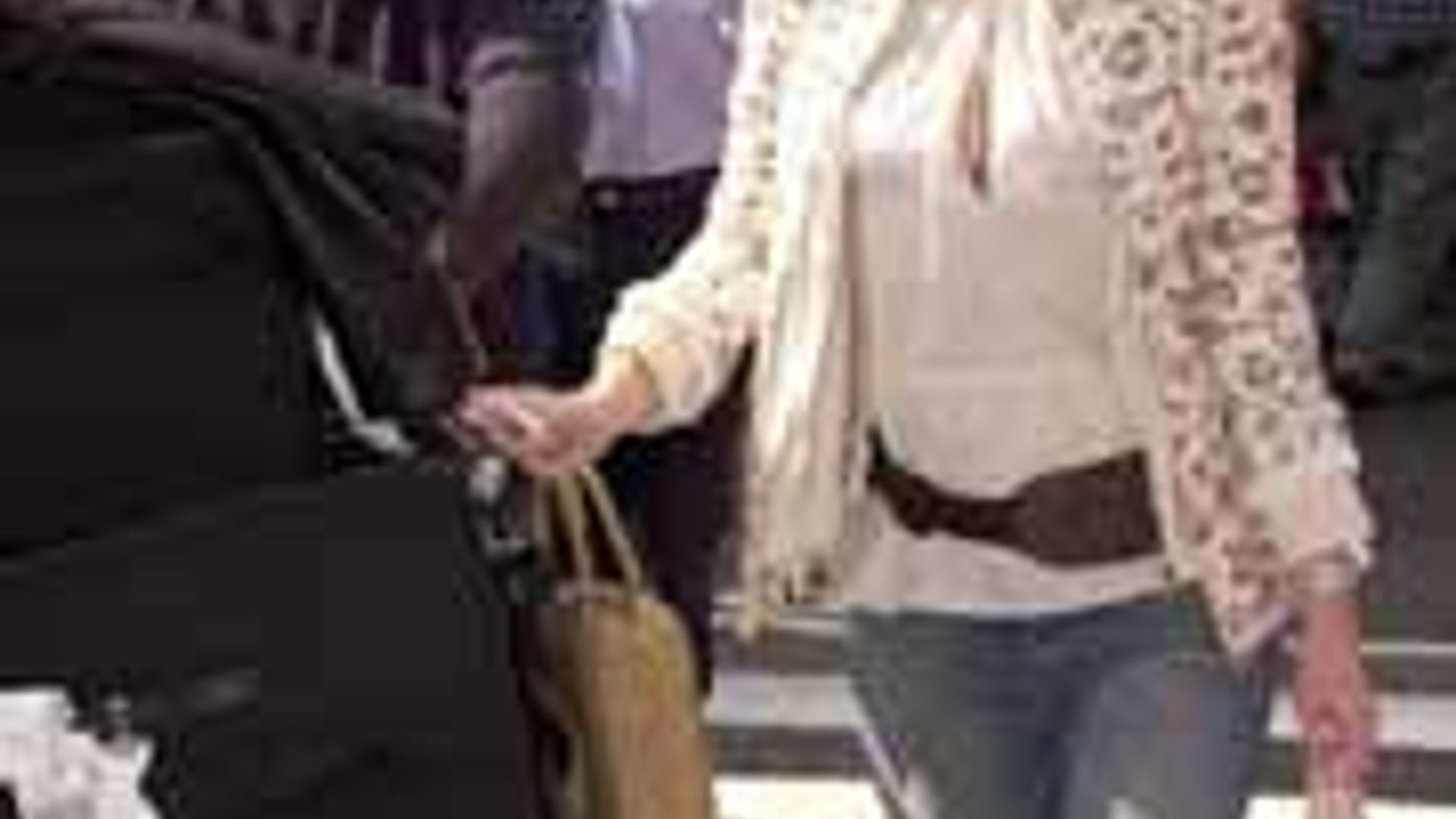 PARENTS-TO-BE CLAUDIA AND MATTHEW FLY INTO LONDON FROM THE | HELLO!