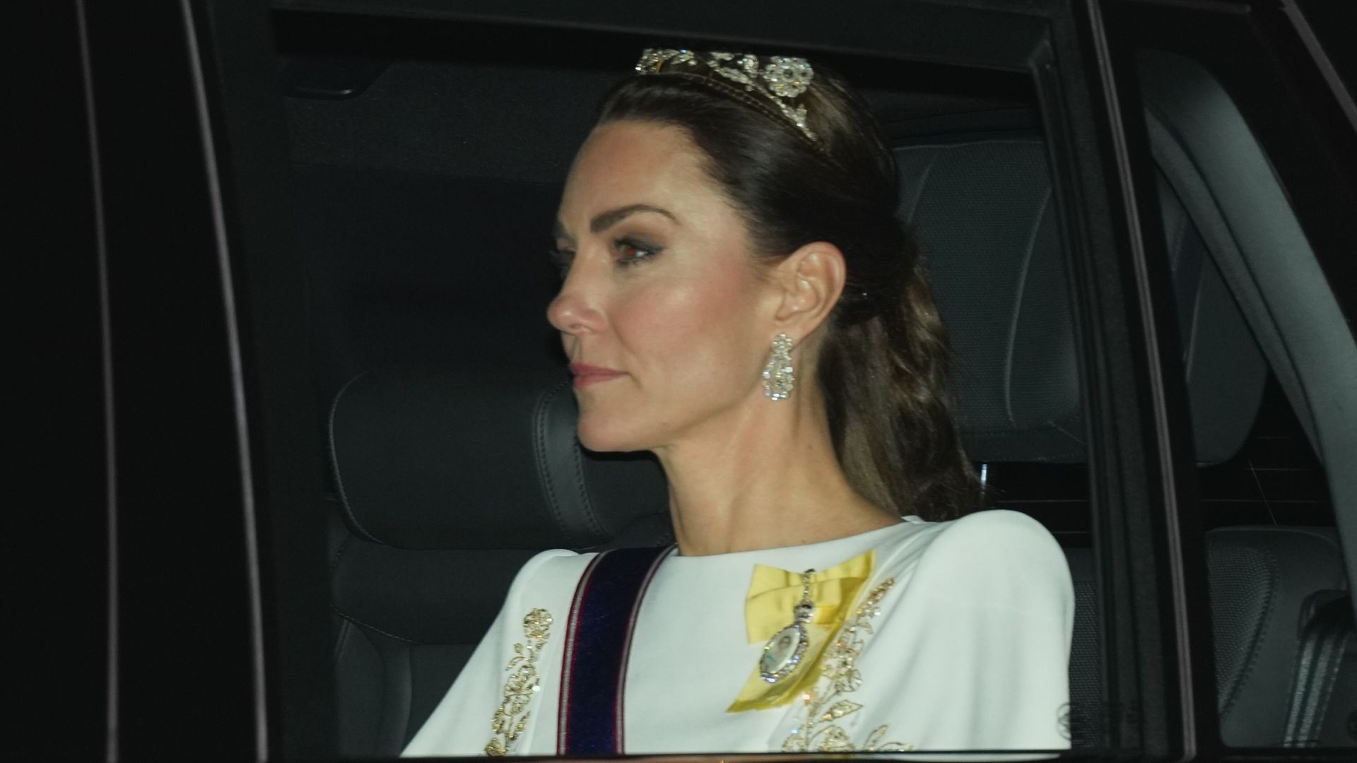 Kate Middleton looks spellbinding as she debuts Strathmore Rose tiara ...