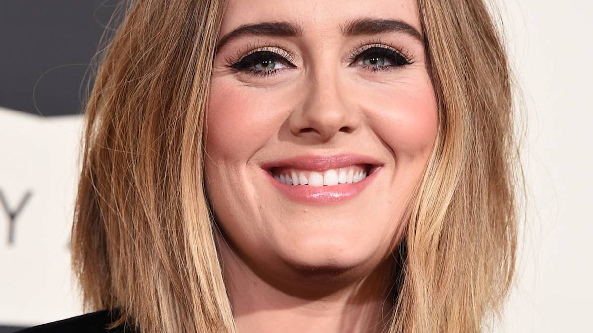 Adele showcases incredible weight loss transformation in low-cut dress ...