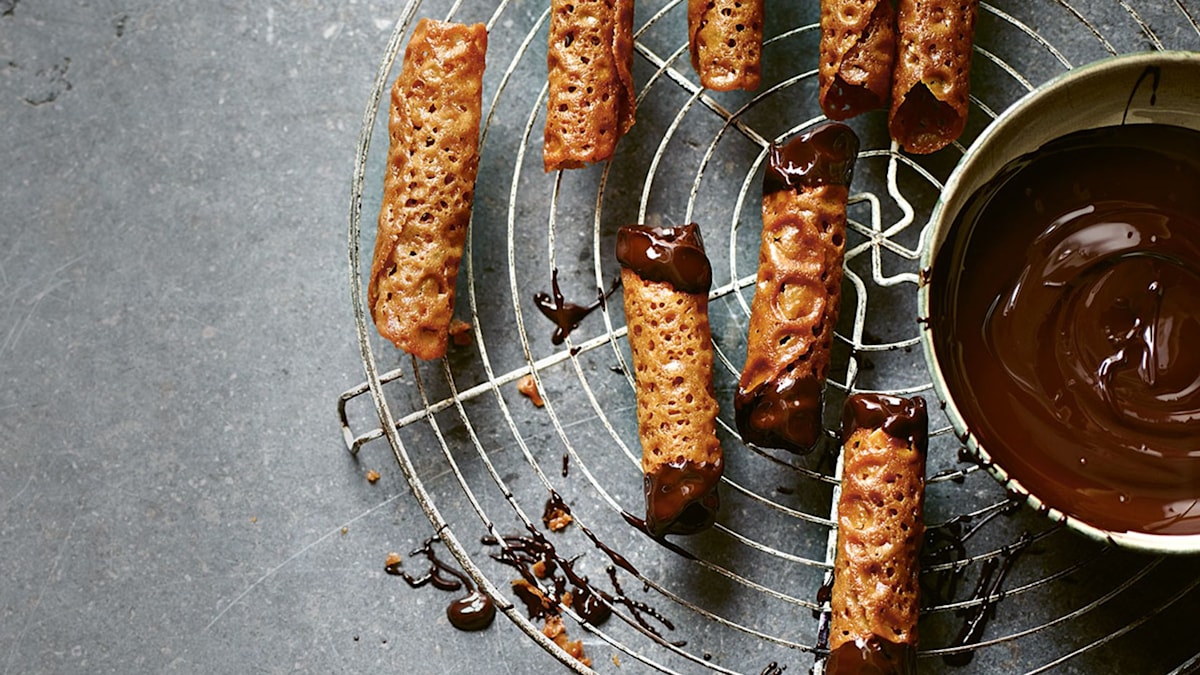 How to make a Brandy snap biscuit | HELLO!