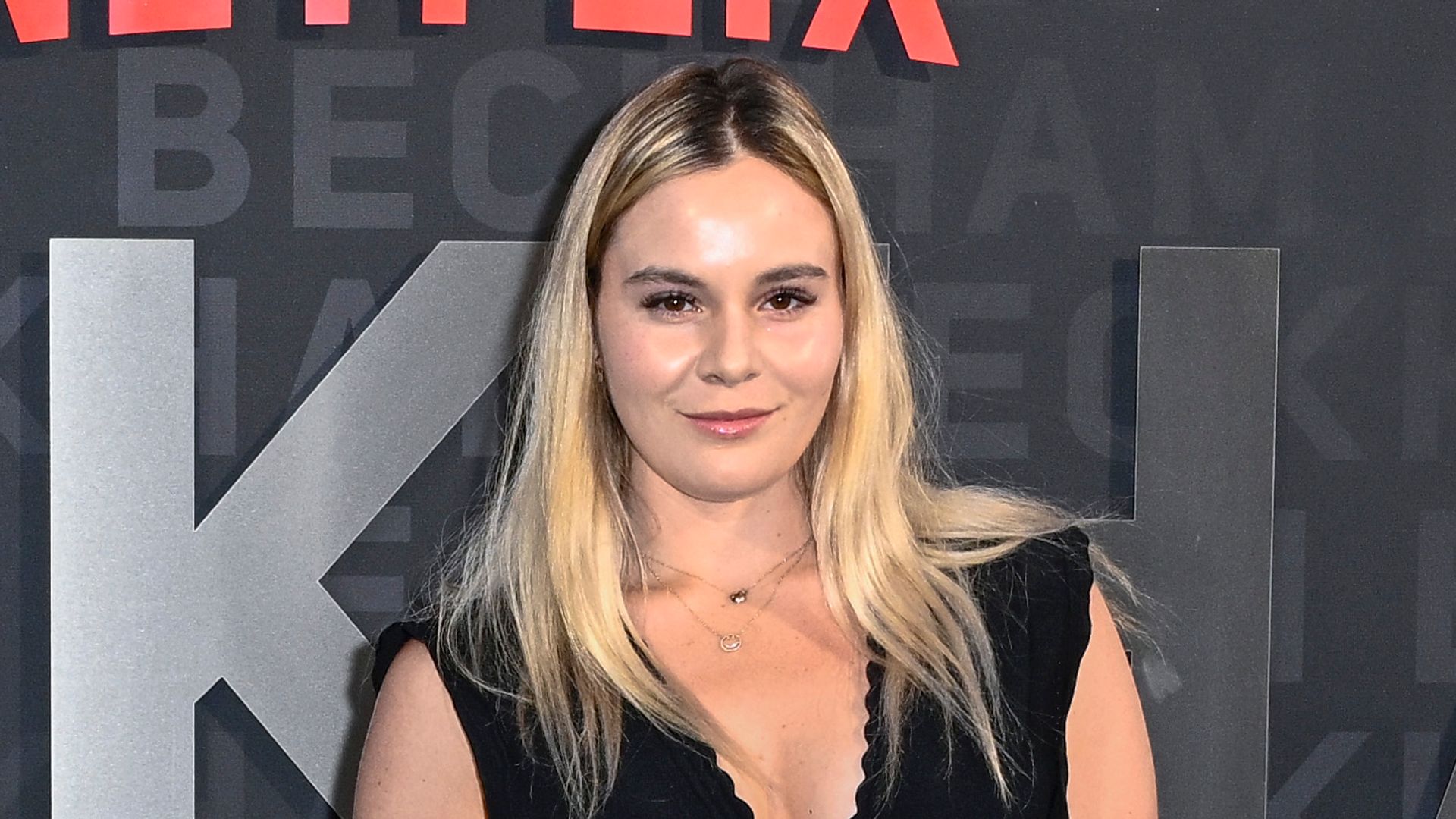 Gordon Ramsay's daughter Holly sets pulses racing in plunging dress at ...