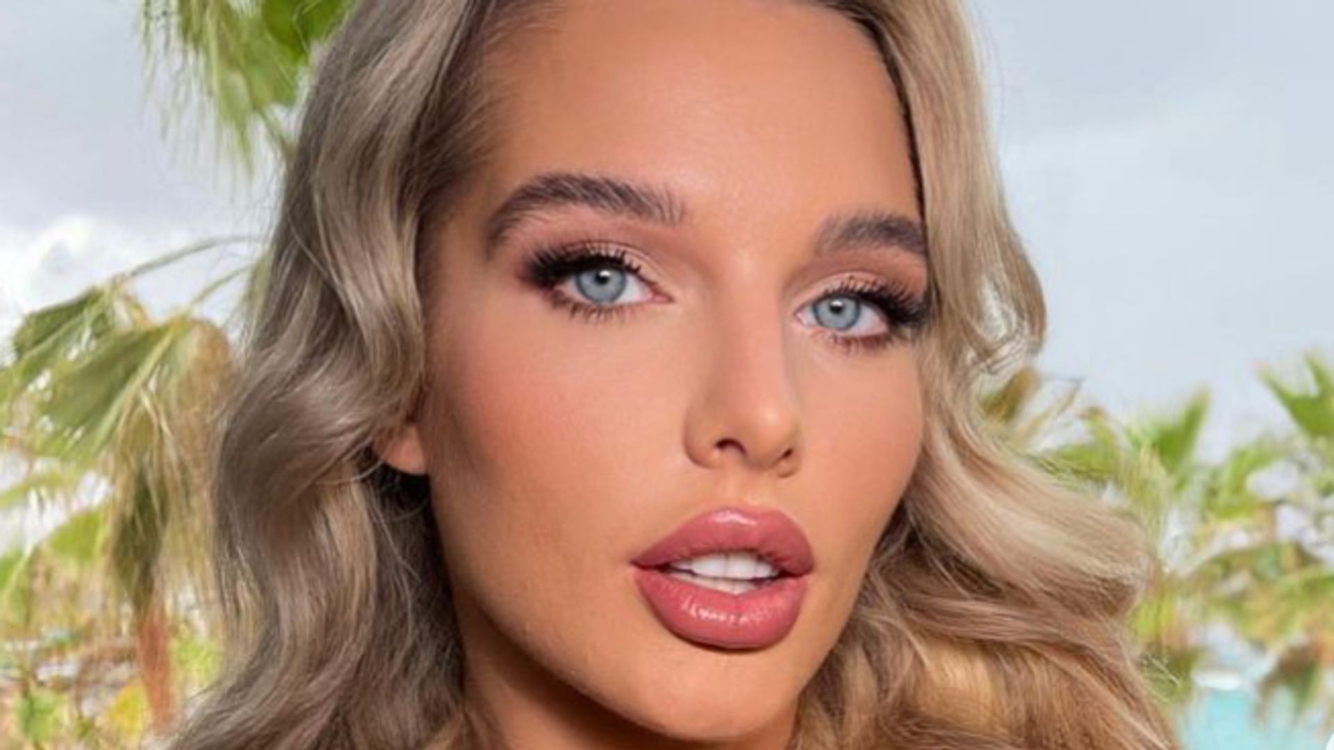 Helen Flanagan looks just like Barbie in cheeky high-rise Primark ...