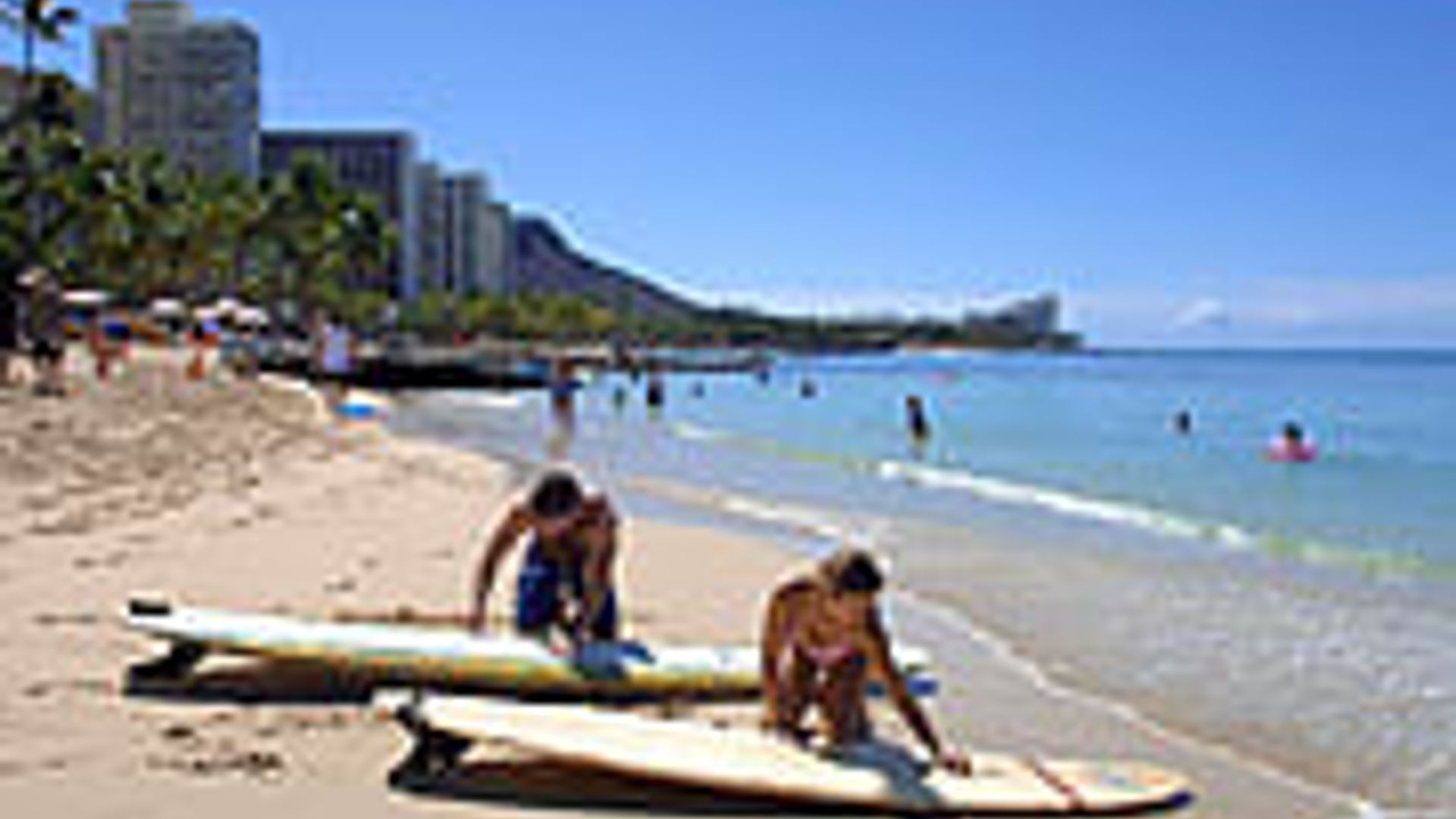 Surfer girl Cameron shapes up on Hawaiian break | HELLO!