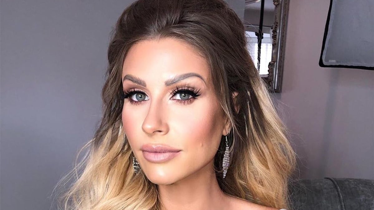 Mrs Hinch shares emotional message with fans as she unveils new book ...