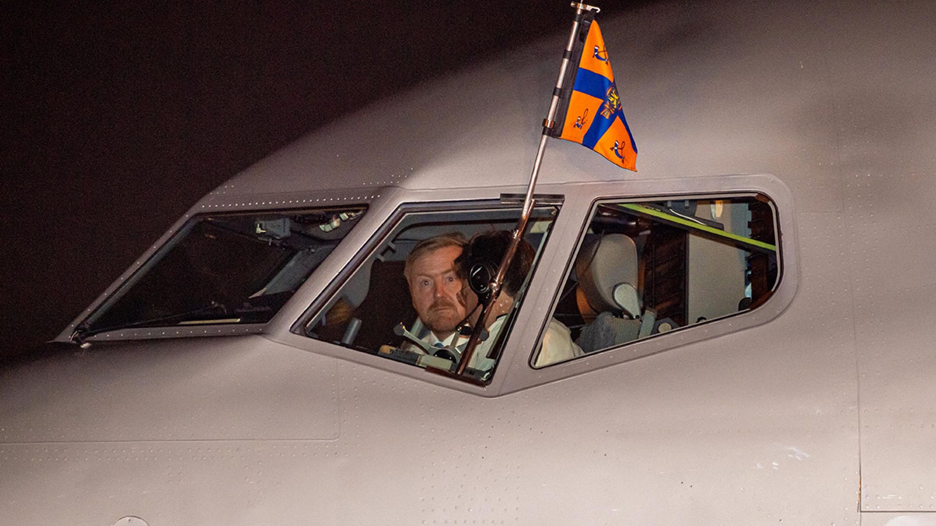 Royal surprise: King Willem-Alexander pilots own plane to India for ...