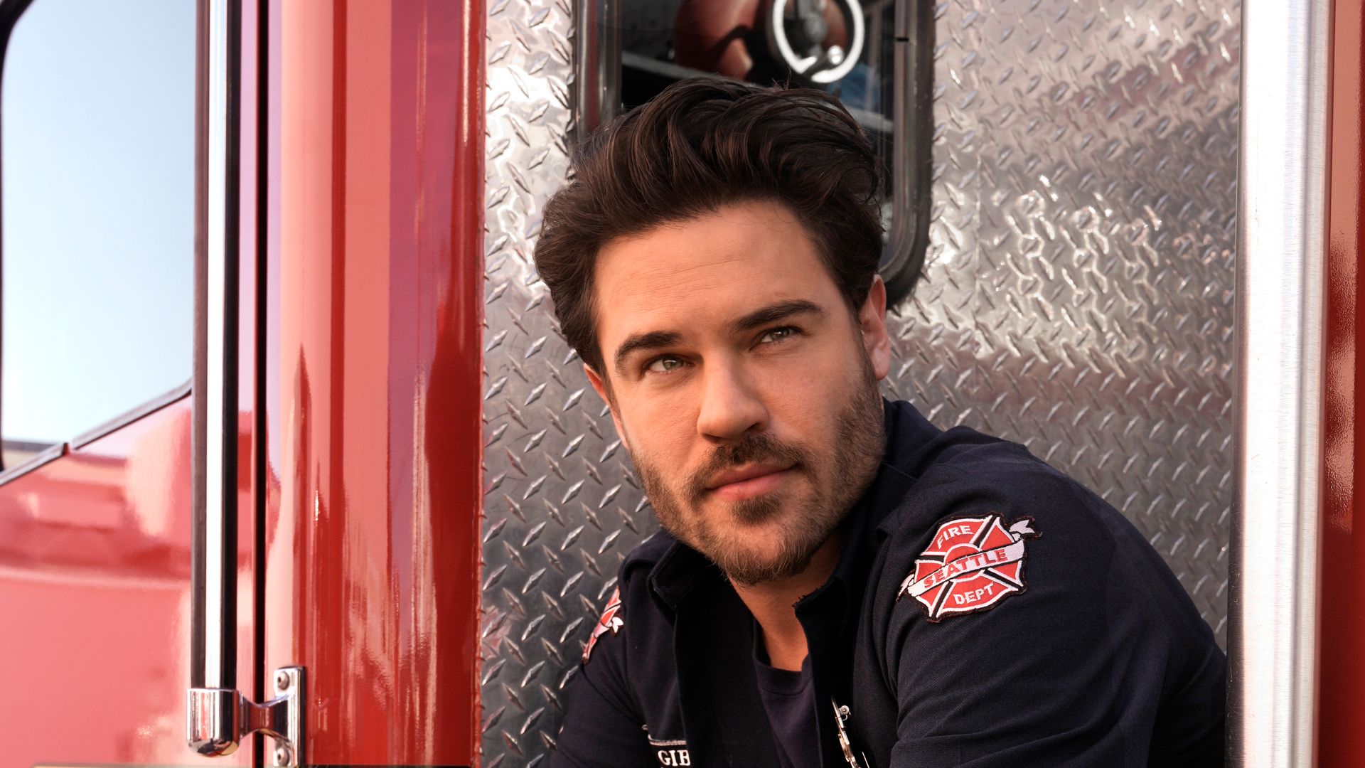 Station 19's Grey Damon teases 9-1-1 crossover, reveals character he'd love to be Jack's 'best ...