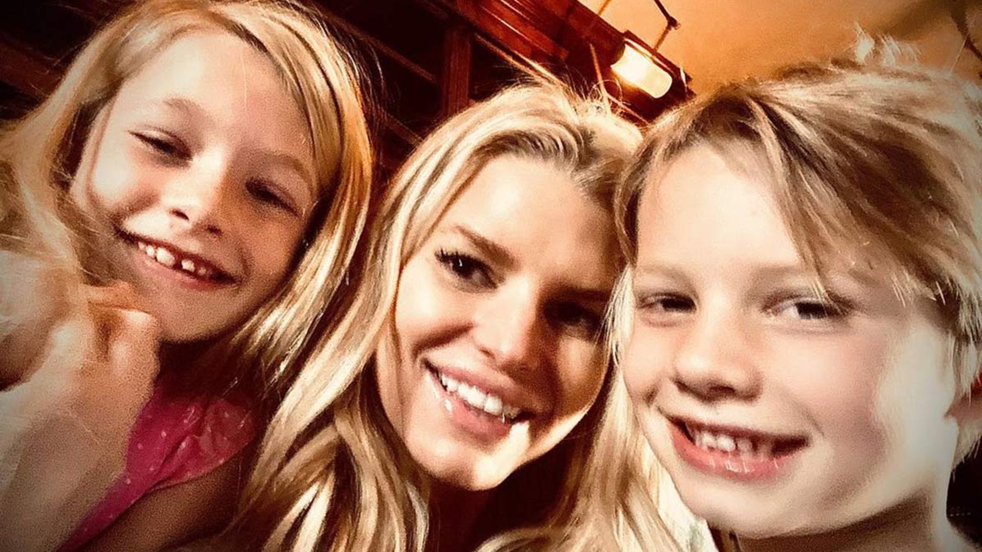 Jessica Simpson's daughter, 9, almost towers over her mother in ...