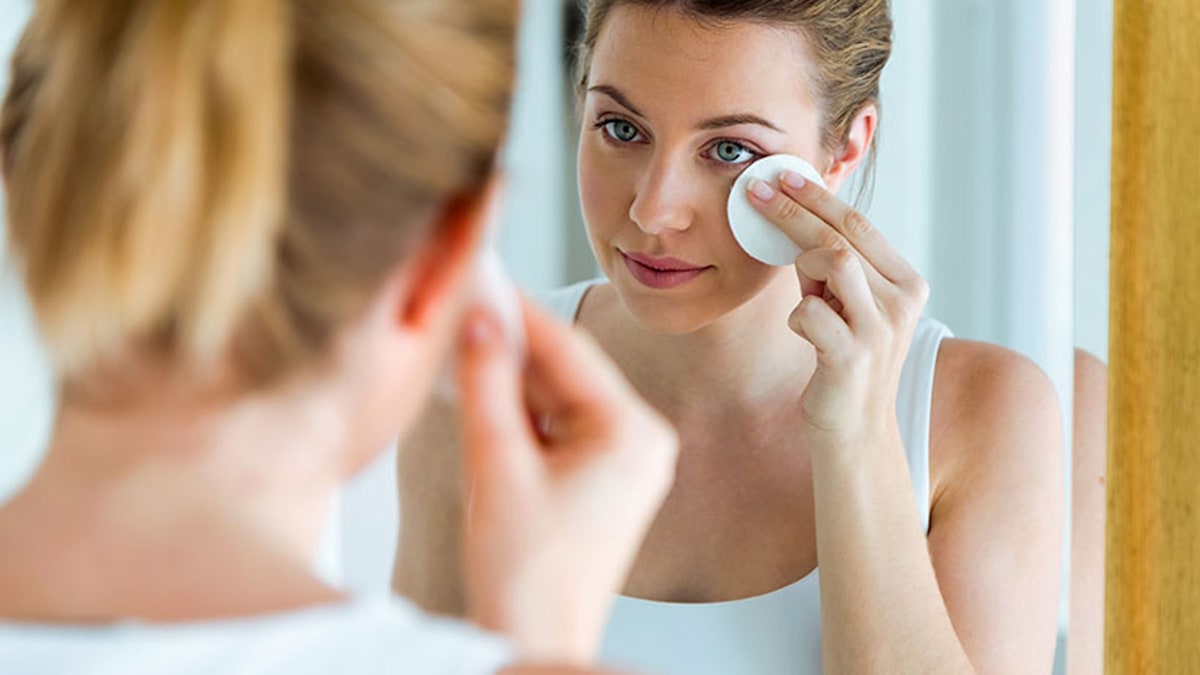 THIS is the best way to cleanse your face, according to a dermatologist ...