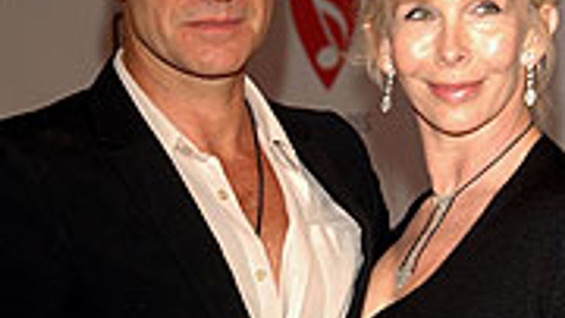 Newly single Sheryl helps honour James Taylor | HELLO!