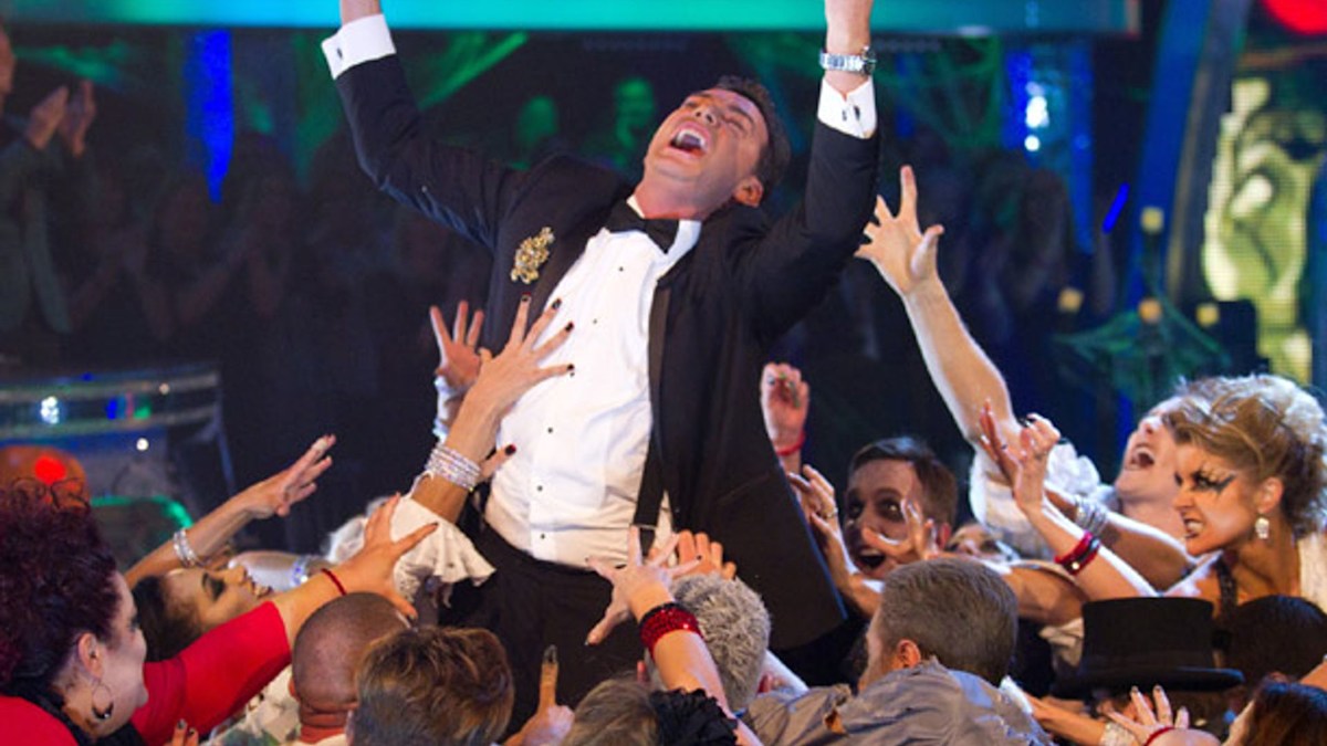 Louis Smith and Flavia Cacace earn Strictly Come Dancing's top score ...