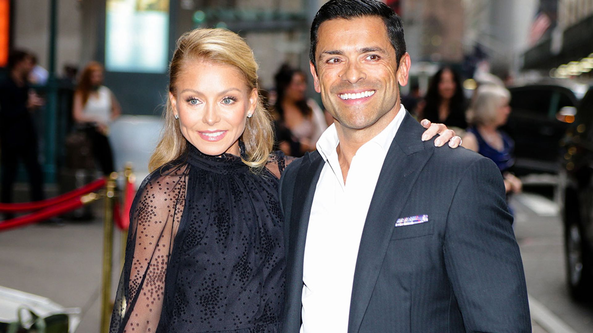 Kelly Ripa's beautiful family vacation pictures spark huge fan response ...