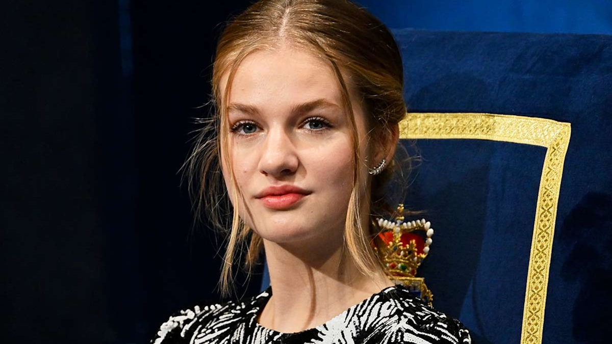 Queen Letizia's daughter Princess Leonor stuns in sequin mini dress ...