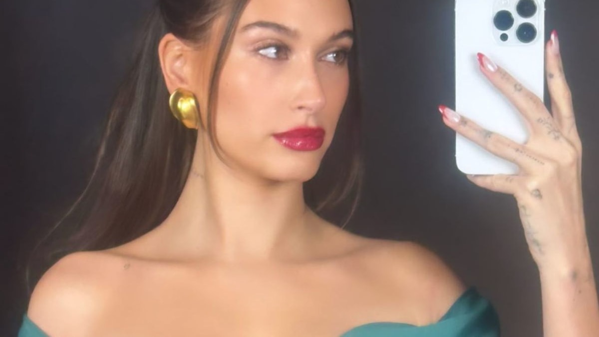 Hailey Bieber wore the ultimate festive look to Billie Eilish’s 21st ...