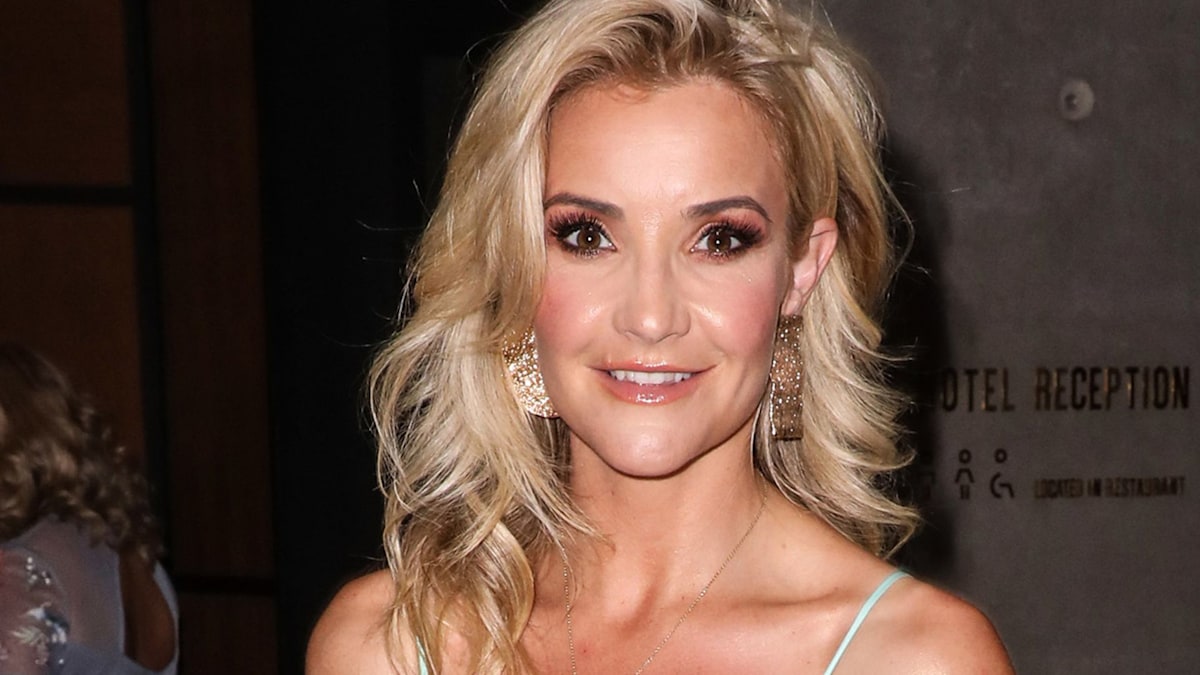 Strictlys Helen Skelton Wows In Strapless Red Hot Gown For Glamorous