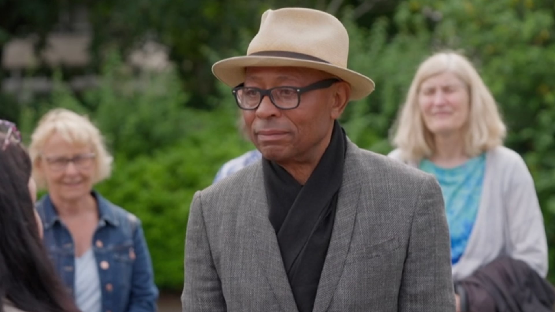 Antiques Roadshow expert tears up as he refuses to value object with ...