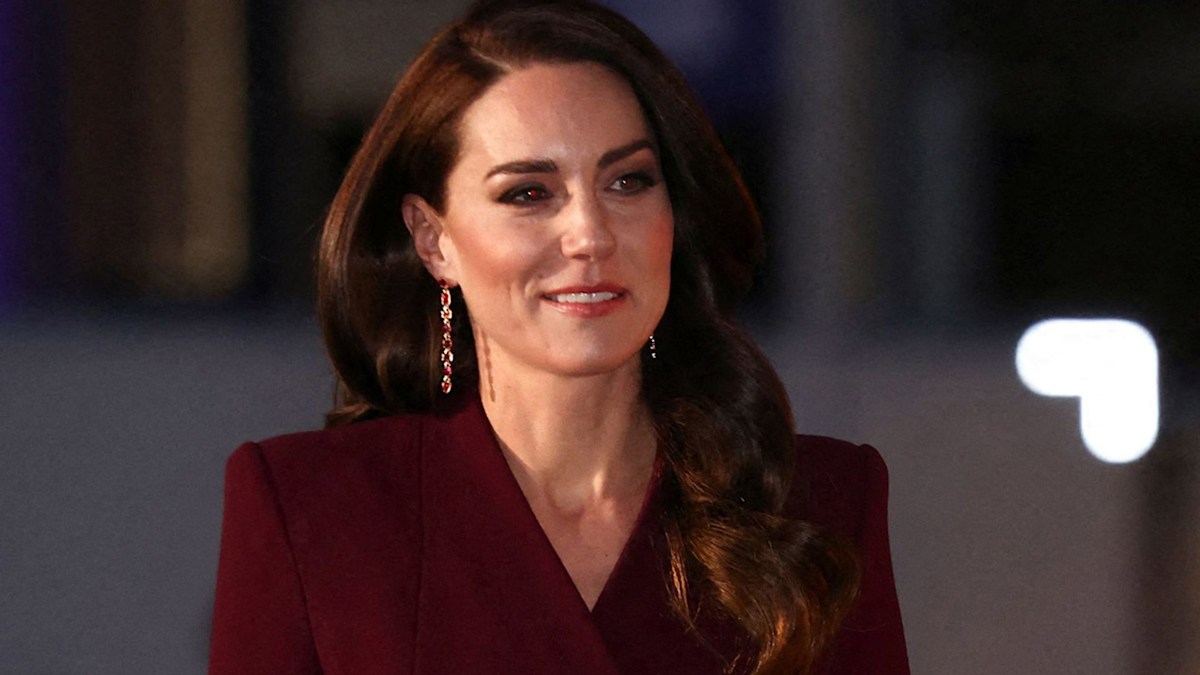 Kate Middleton pictured looking sombre after royal family death and ...