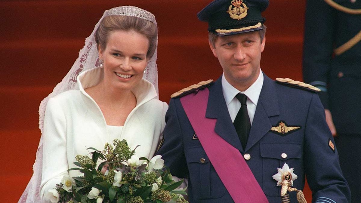 King and Queen celebrate milestone wedding anniversary with sweet snaps ...