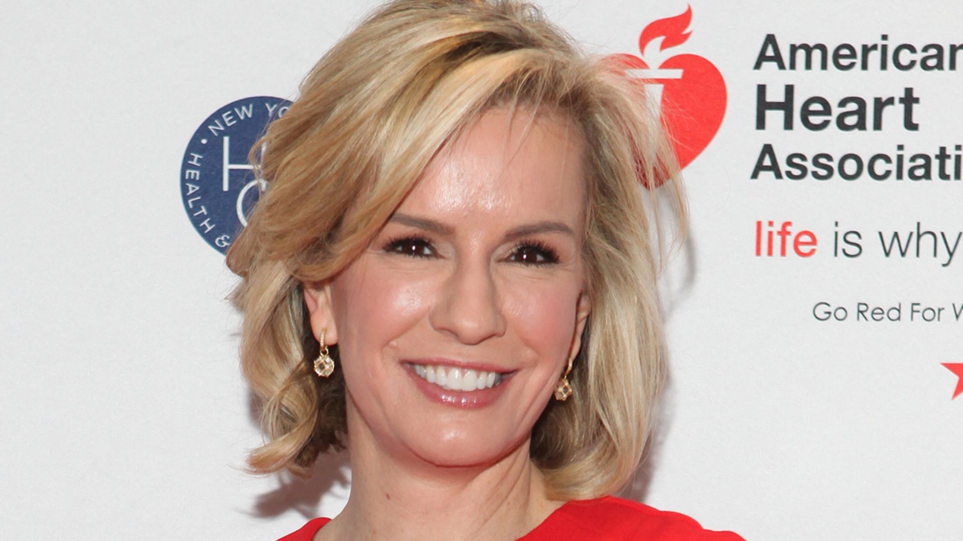 GMA's Dr. Jennifer Ashton sizzles in black bikini in incredible ...