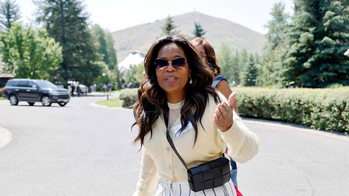 Oprah Winfrey wows with sporty physique in lycra workout gear after ...