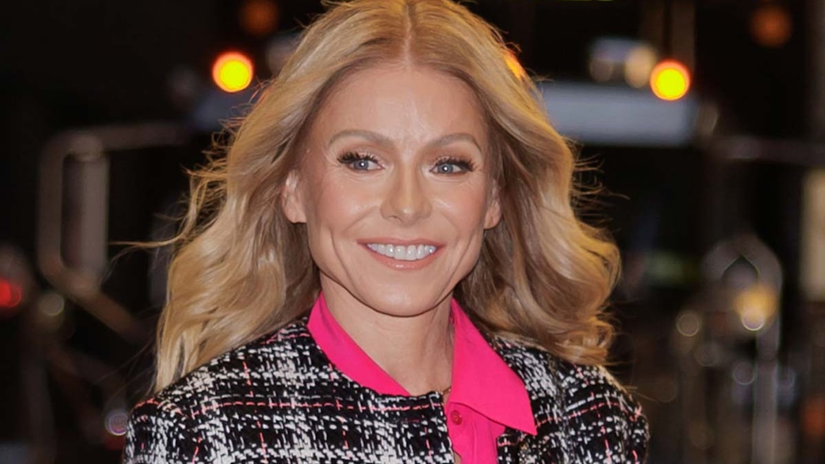 Kelly Ripa's palatial bathroom at $27million townhouse could rival a ...