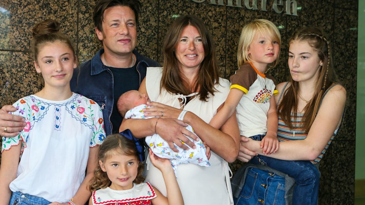 Jamie Oliver posts rare video of son River as he gets first haircut ...