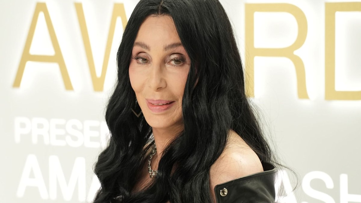 Cher announces heartbreaking family news as fans inundate her with ...
