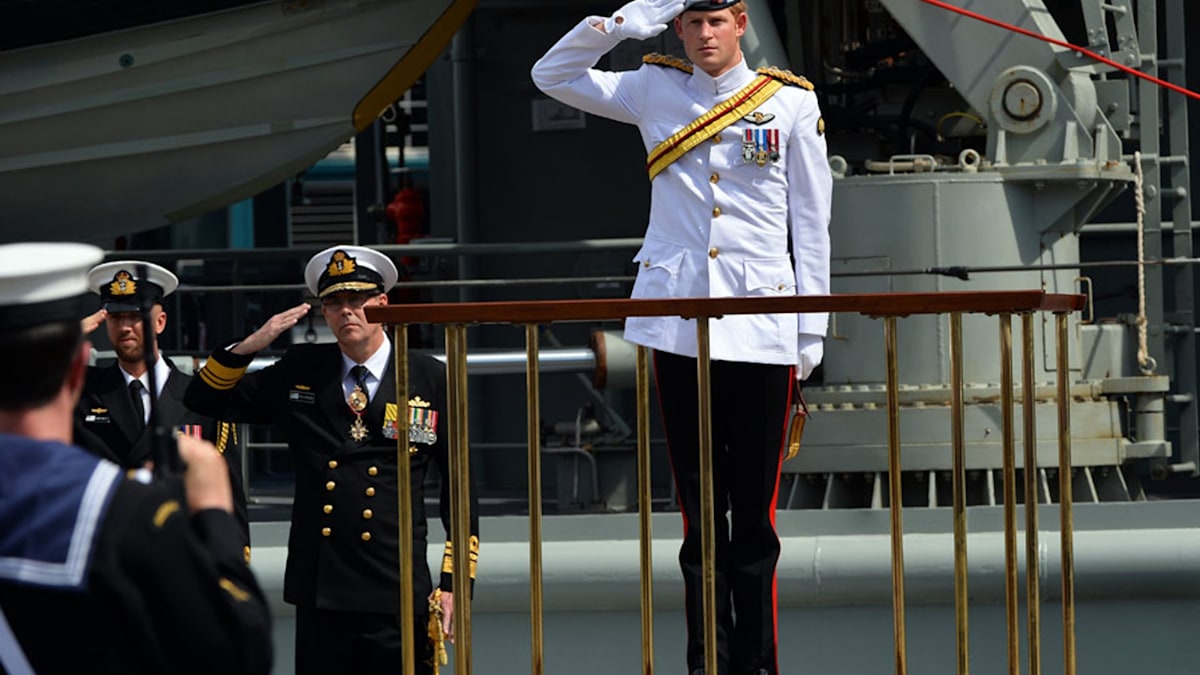 Prince Harry quits job as helicopter pilot in bid to bring injured ...