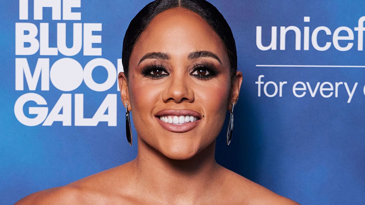 Alex Scott's red hot velvet dress with thigh-high split divides fans ...