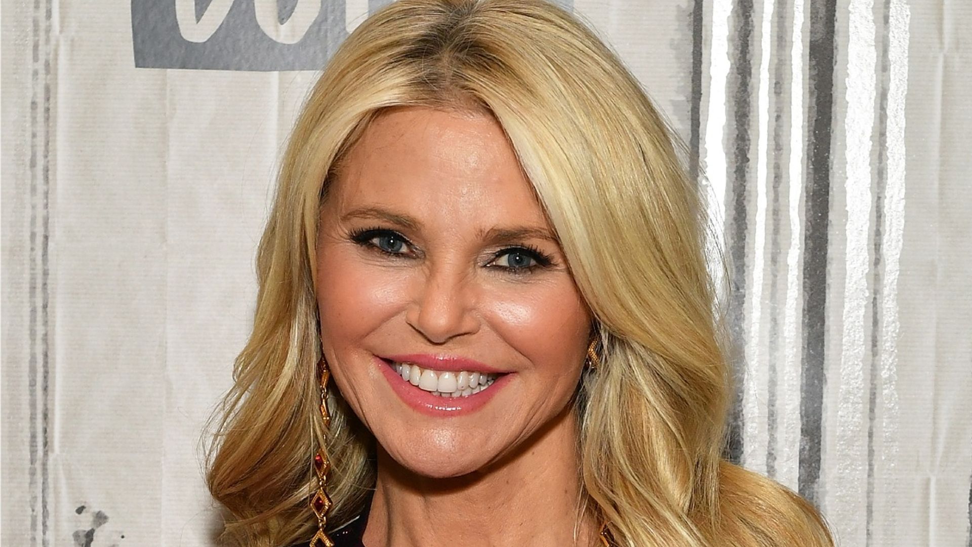 Christie Brinkley, 67, floors fans in leggy little black dress with a ...
