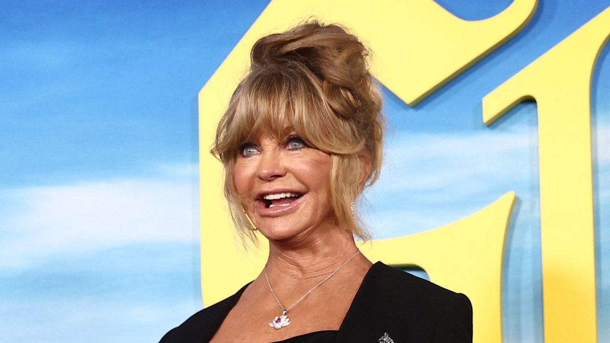 Goldie Hawn's daughter-in-law shares gorgeous baby bump photo from bath ...