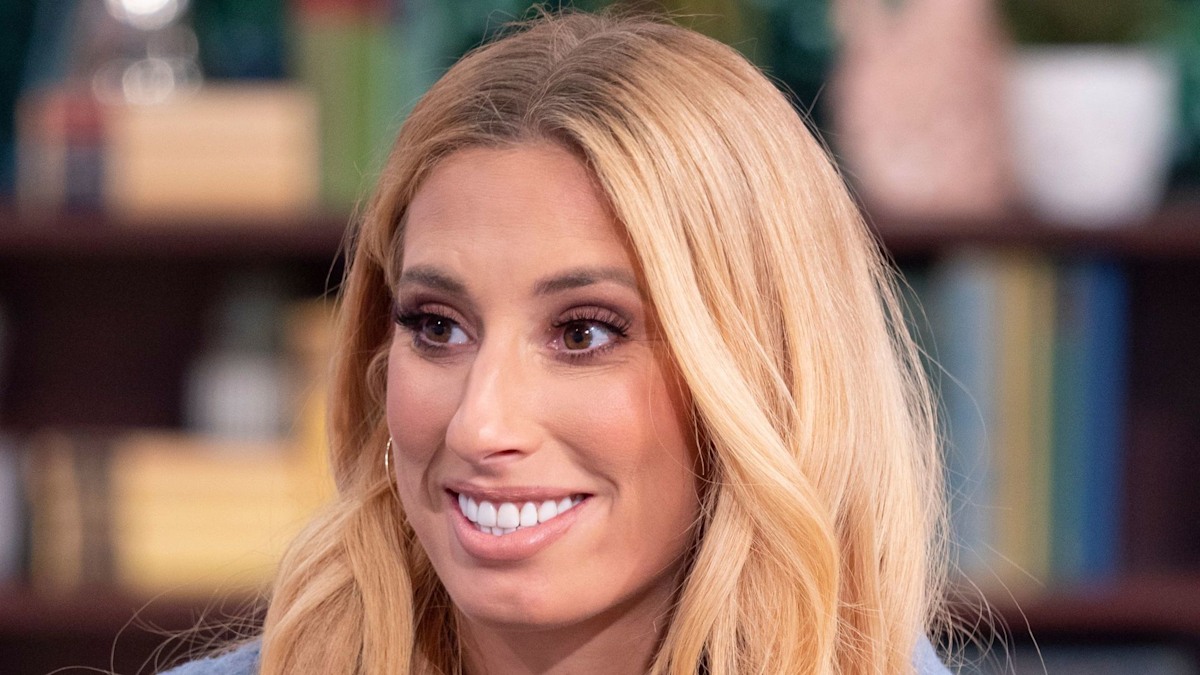 Stacey Solomon stuns in frilly bikini for beach photos with twinning ...