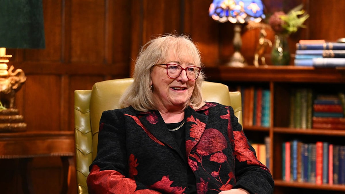 Travis Kelce's mom Donna breaks down in tears after she's 'banished ...