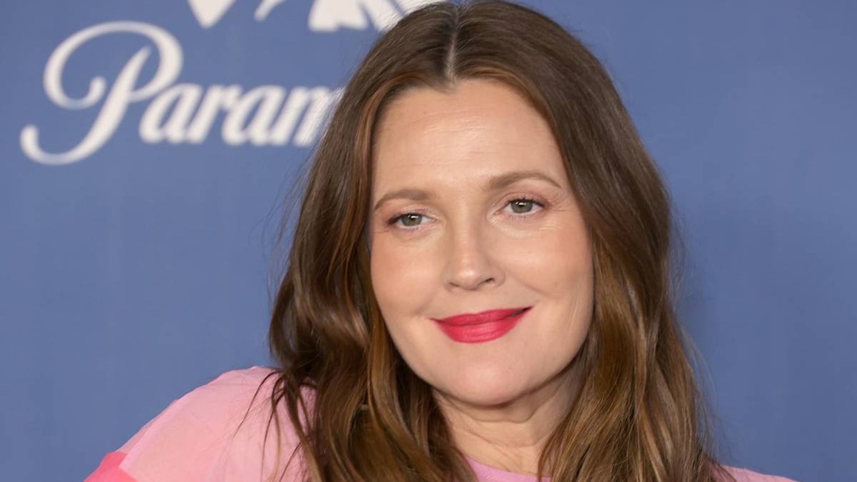 Drew Barrymore ushers in holiday season in dazzling red hot pantsuit ...