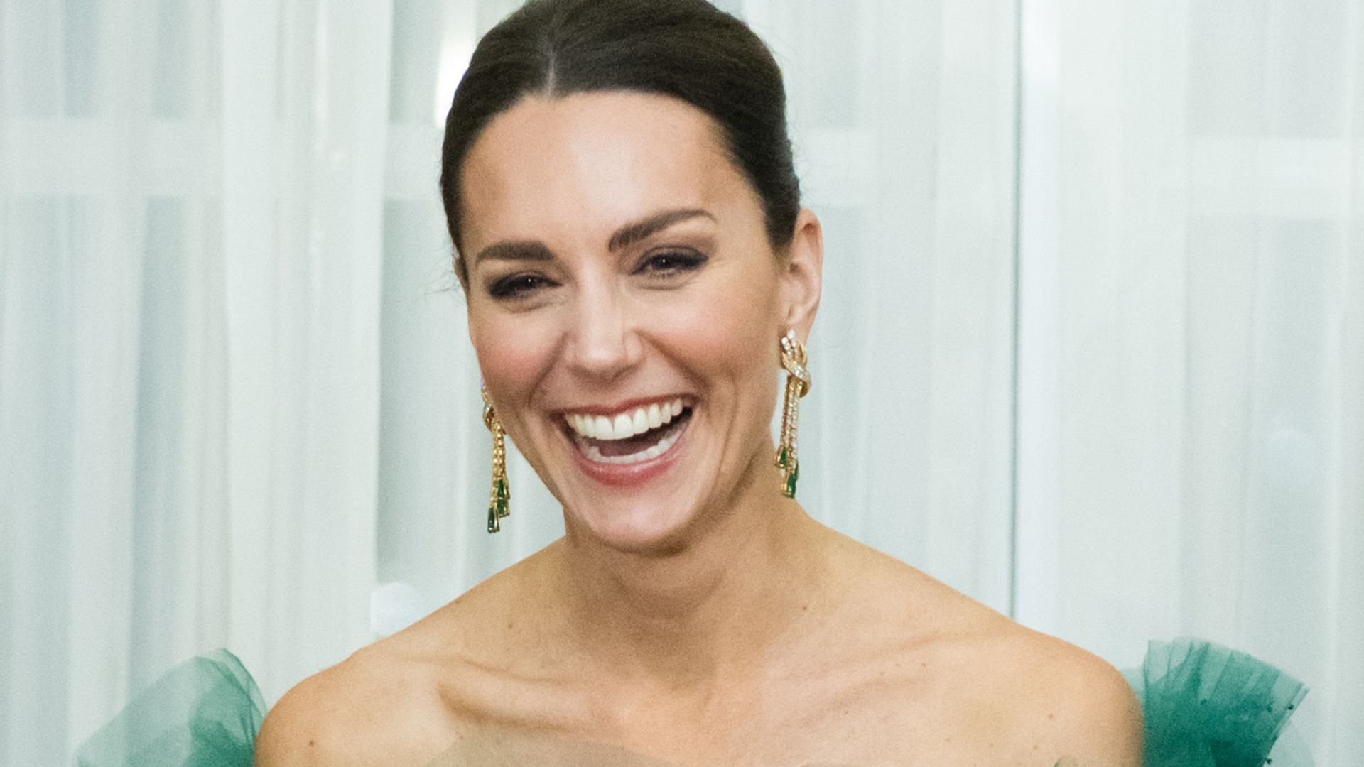 Kate Middleton steps out of a fairytale in billowing Cinderella dress ...