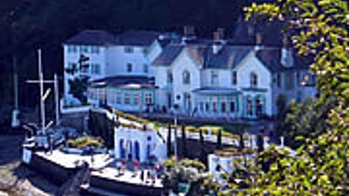 Sian secretly weds millionaire love in her native Wales | HELLO!