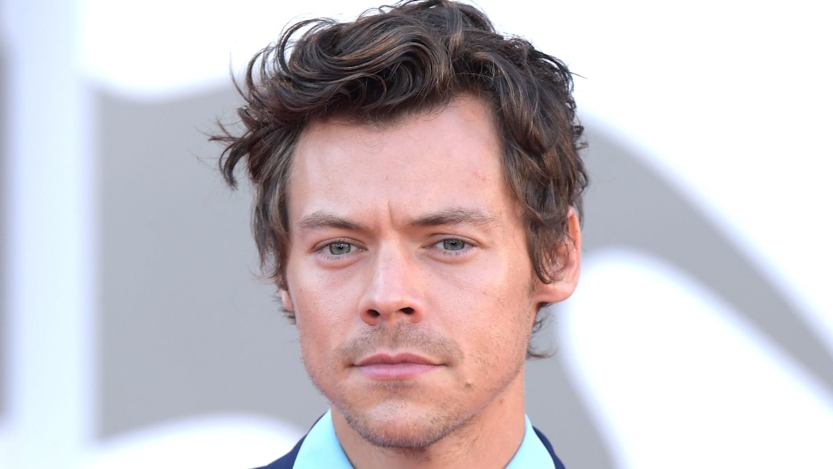 Harry Styles speaks out about Chris Pine spitting video at Don't Worry ...