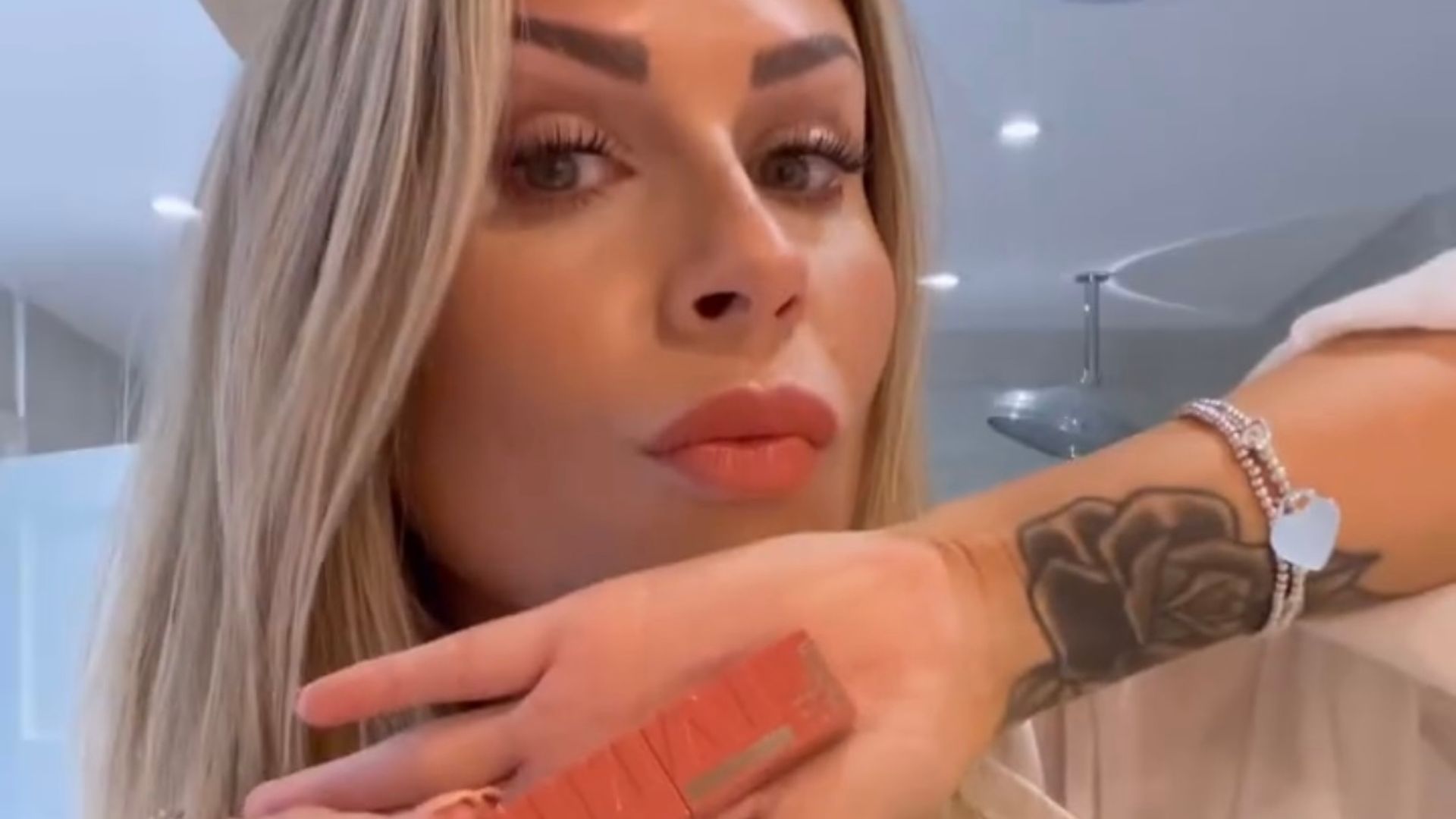 Mrs Hinch raves about Maybelline's new £7 budge-proof lipstick: 'They ...