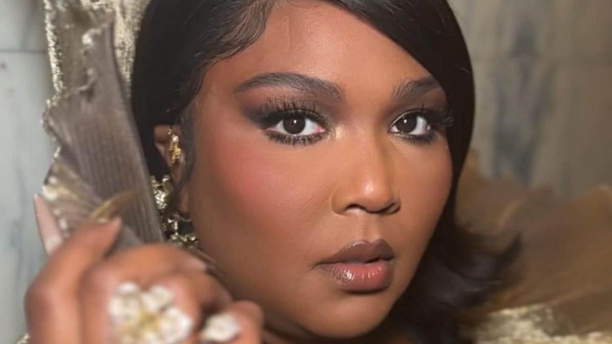 Lizzo had a £575 "Face Workout" before her 2023 Brit Awards performance ...