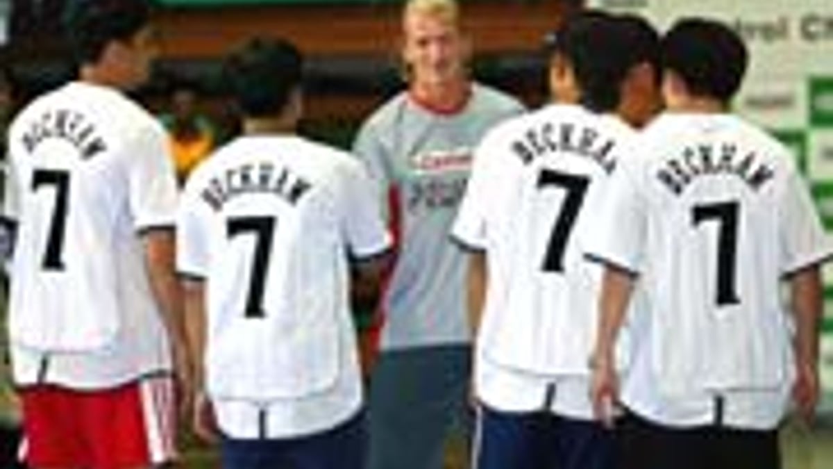 david beckham, victoria beckham, BECKHAM SCORES AN | HELLO!