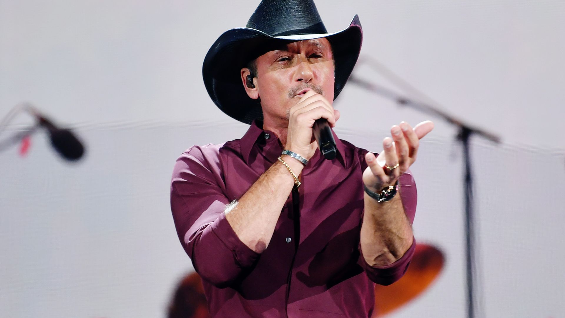 Tim McGraw wells up with tears as he gushes over 'talented' daughters ...