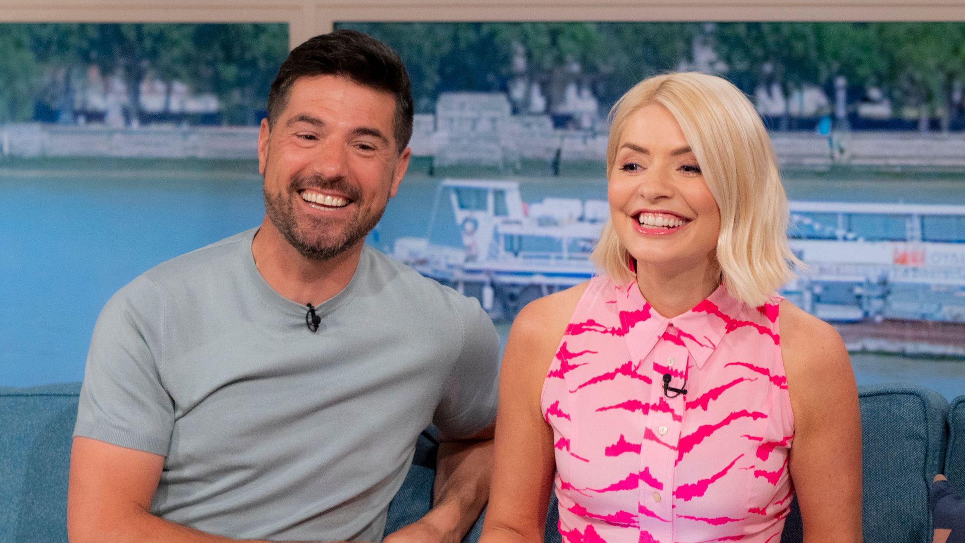 Holly Willoughby cosies up to This Morning co-host Craig Doyle after ...