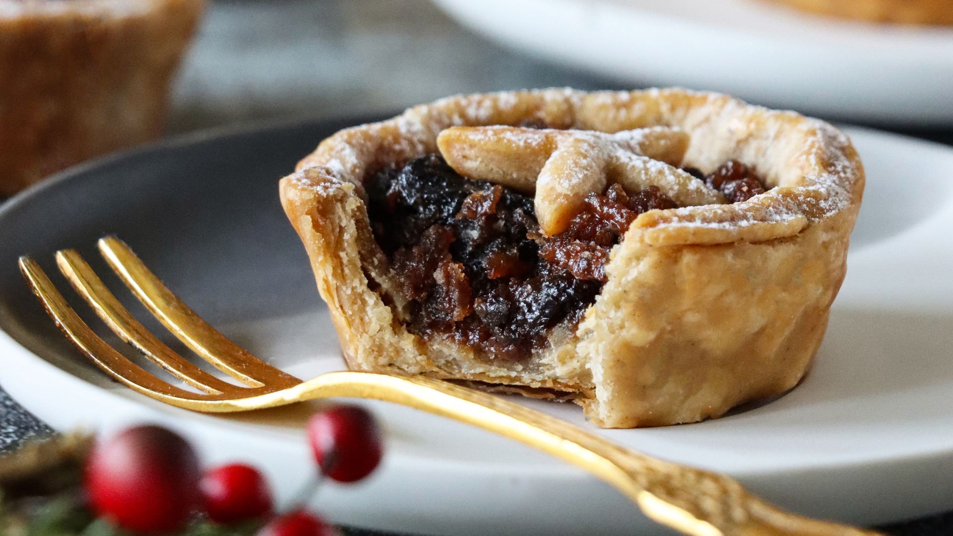 This homemade mince pie recipe is a must on your Christmas menu - and ...