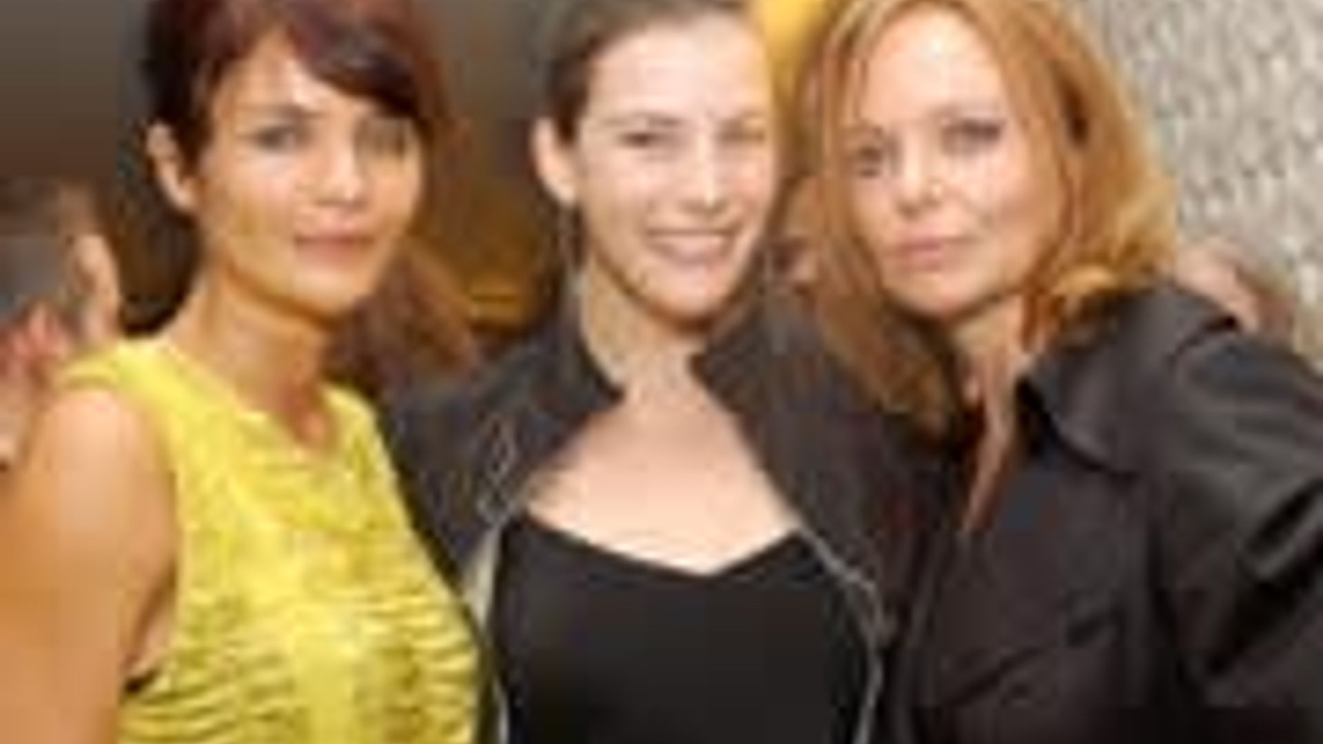 GLAMOROUS FRIENDS HELP STELLA LAUNCH HER N.Y. BOUTIQUE | HELLO!