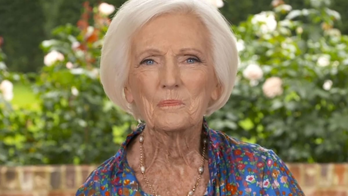 GBBO's Mary Berry reveals she spent ten nights in hospital after ...
